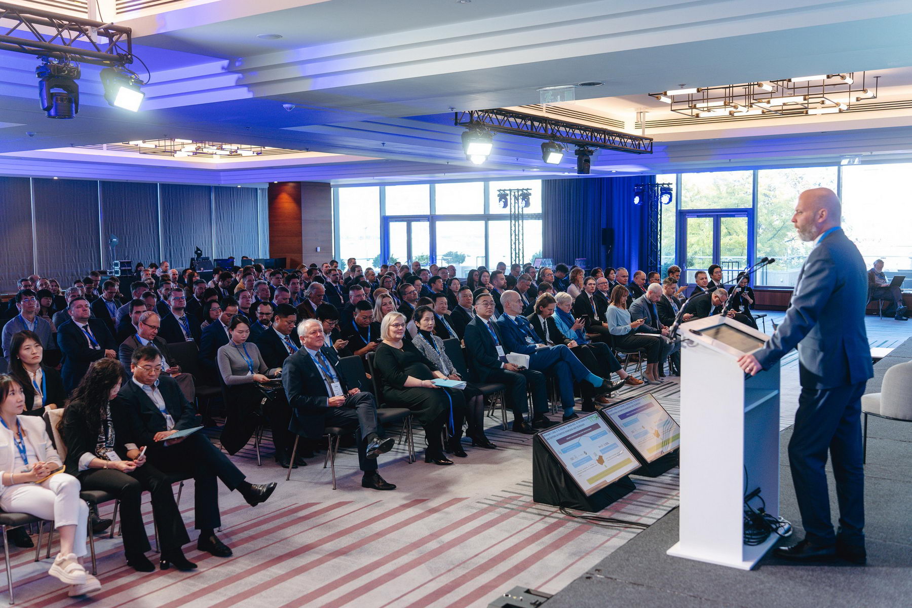 赵巍在匈牙利调研中国新能源企业